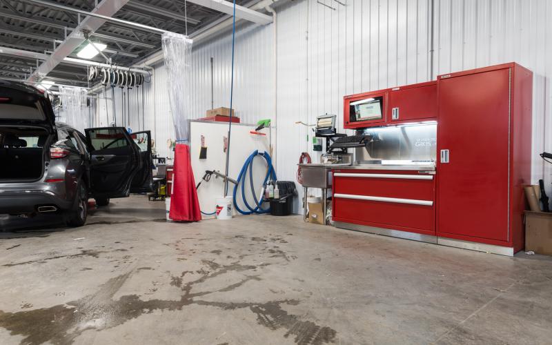 Le Prix du Gros trusts Metalia workbenches for their detailing workshop ...